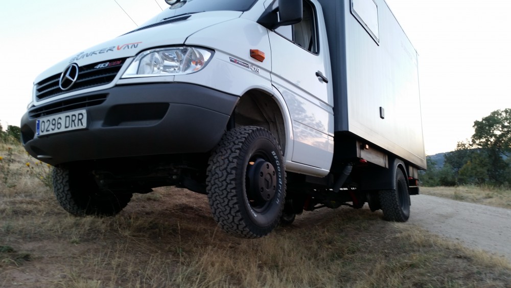 custom made sprinter 4x4 off road bunkervan camper